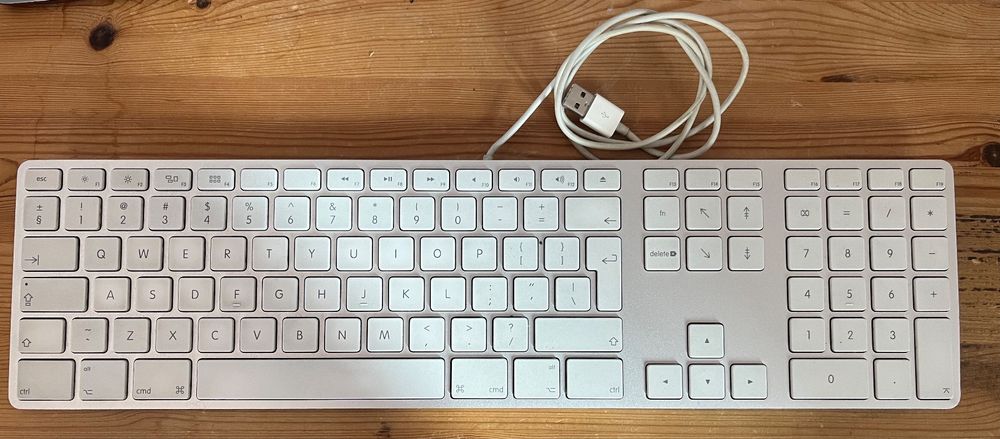 Apple Tastatur (English) kabelgebunden mit Zahlenblock (Gebraucht) in ...