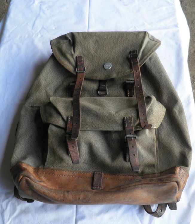 Alter Militär-Rucksack. (Gebraucht) in Cadenazzo für CHF 15 – mit ...