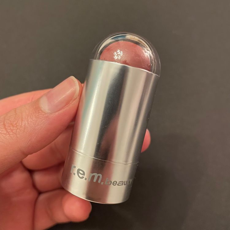 wie NEU: Rem Beauty Blush Stick Opening Night | Kaufen auf Ricardo