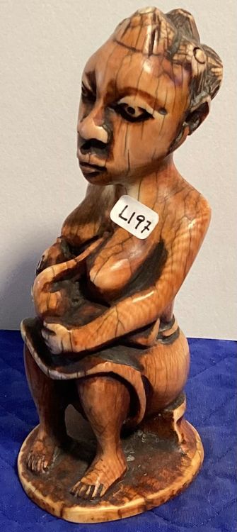 Sehr alte Afrikanische Handgeschnitzte sitzender Figur | Kaufen auf Ricardo