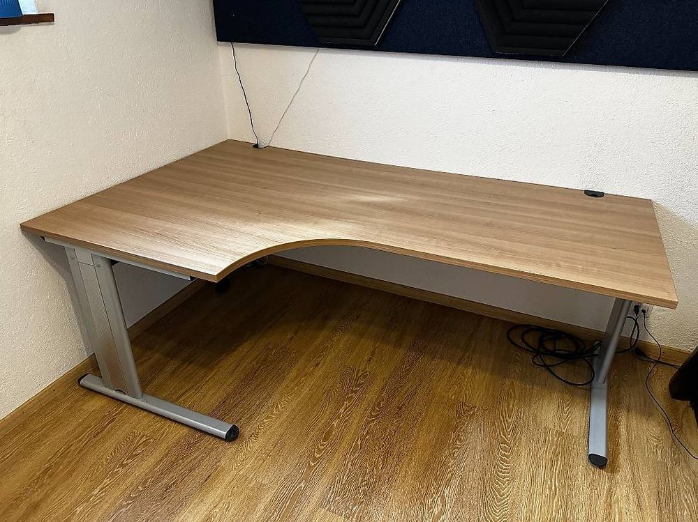 Eckschreibtisch (Gebraucht) in Laax GR für CHF 100 – nur Abholung auf Ricardo kaufen