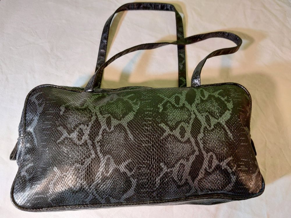 MODISCHE DAMEN-HANDTASCHE in Schlangen-Optik, ITALY DESIGN (Gebraucht) in Uznach für CHF 17.5 ...
