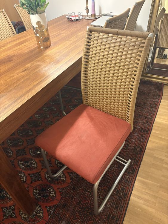 Esstisch Nussbaum mit 6 Stühlen Rattan Optik guter Zustand (Gebraucht ...