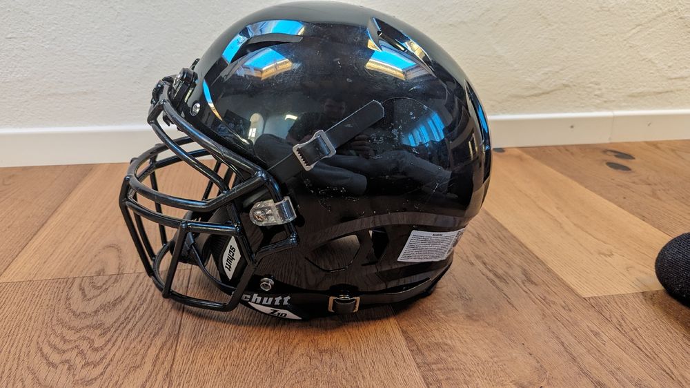 American Football Helm Schutt Z10 (Gebraucht) in St. Erhard für CHF 25 ...
