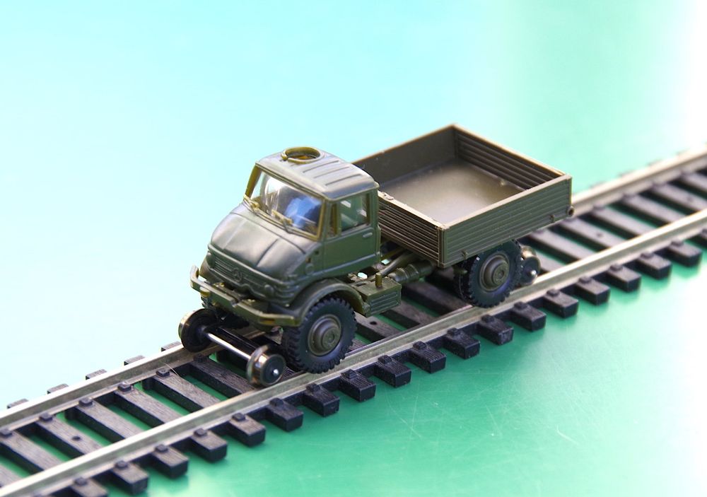 Roco Minitanks 698 H0 Unimog 2-Wege-Fahrzeug, 1/87 (Neu und ...