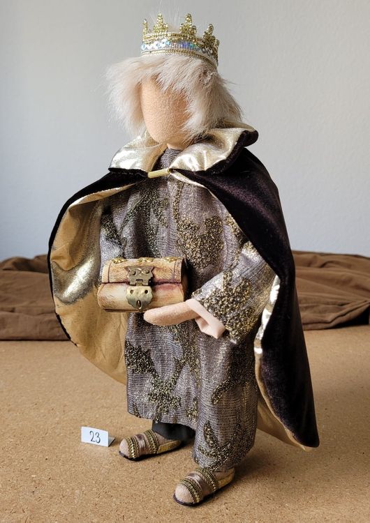 Schwarzenberger Krippenfiguren König mit Geschenk 29cm w N23 (Neu (gemäss Beschreibung)) in ...
