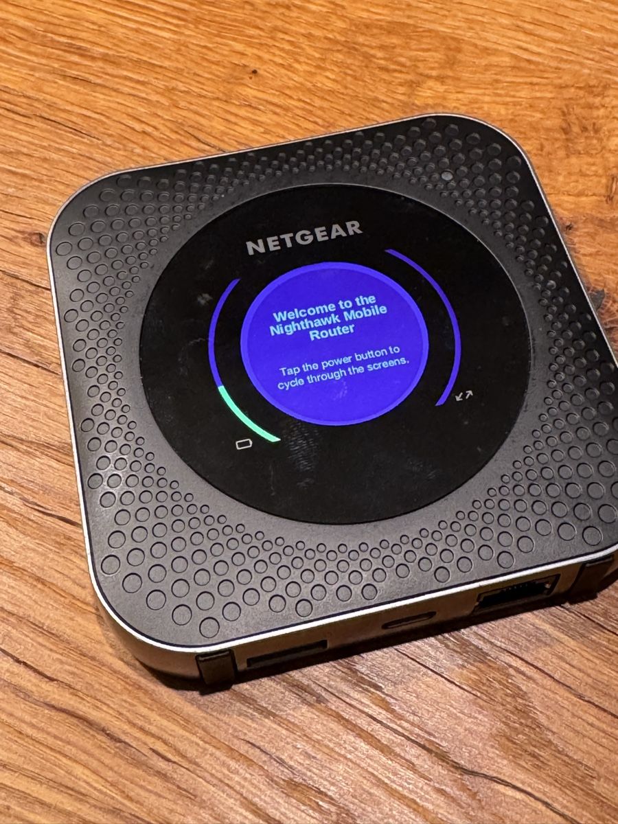 Netgear Nighthawk M1 – 4G/LTE Mobiler Router - neuwertig (Gebraucht) in ...