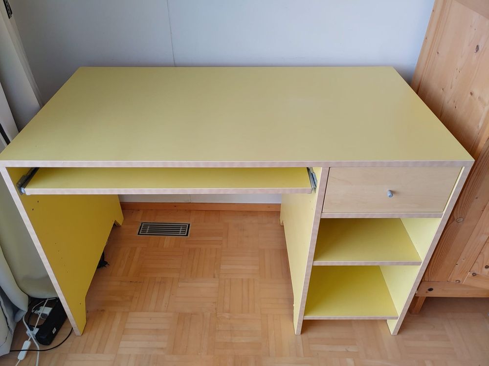 Ikea Kinderpult gelb (Gebraucht) in Pfäffikon ZH für CHF 15 – nur ...