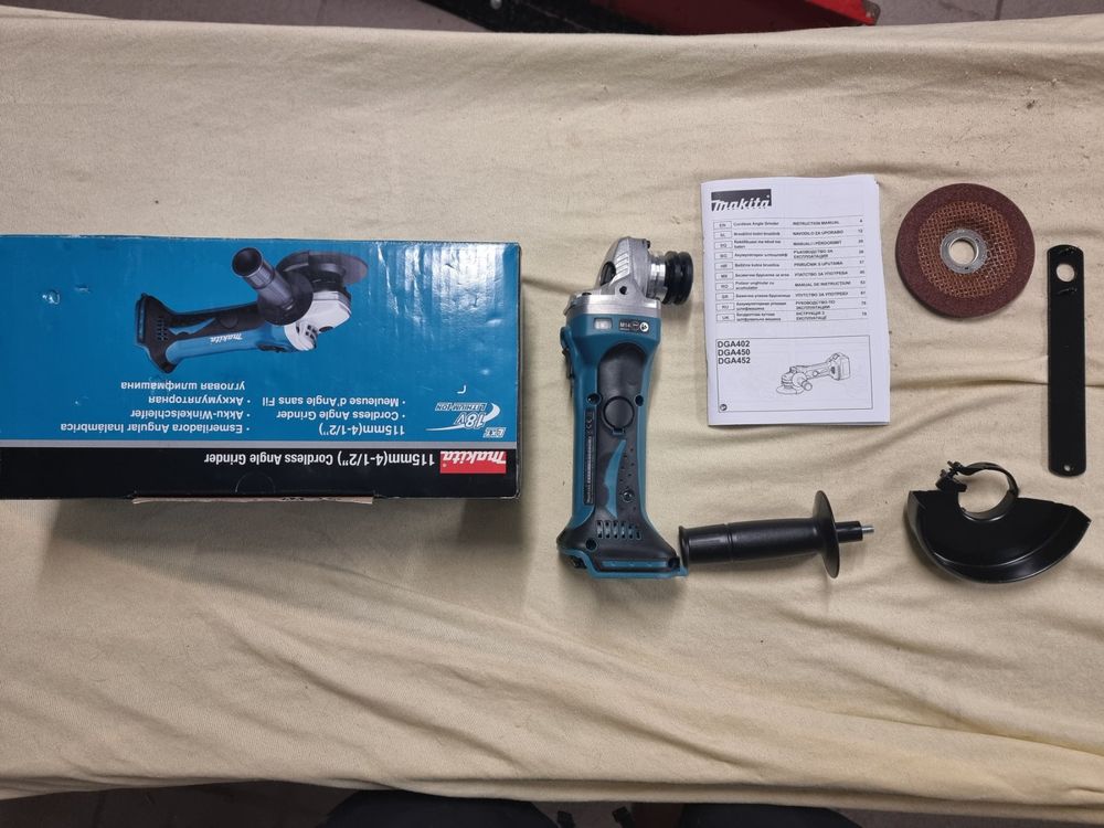 Winkelschleifer Makita DGA452Z (Neu und originalverpackt) in Oberwil b ...