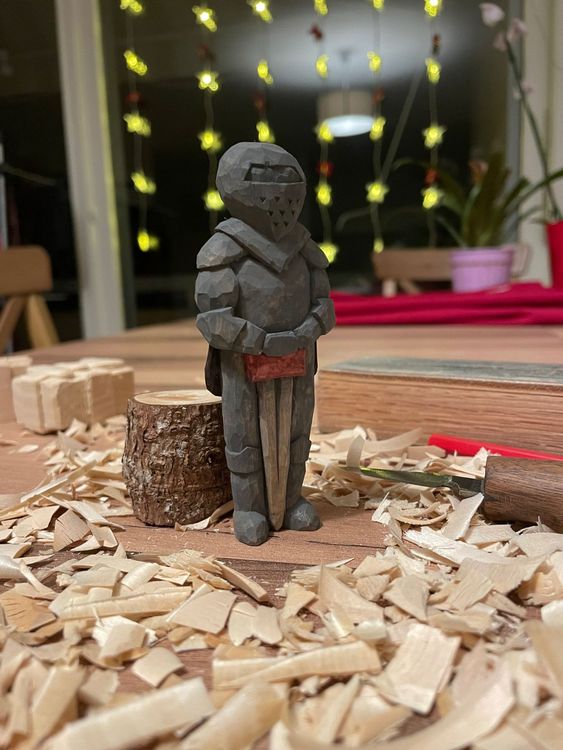 Handmade carved soldier/knight 2 | Kaufen auf Ricardo