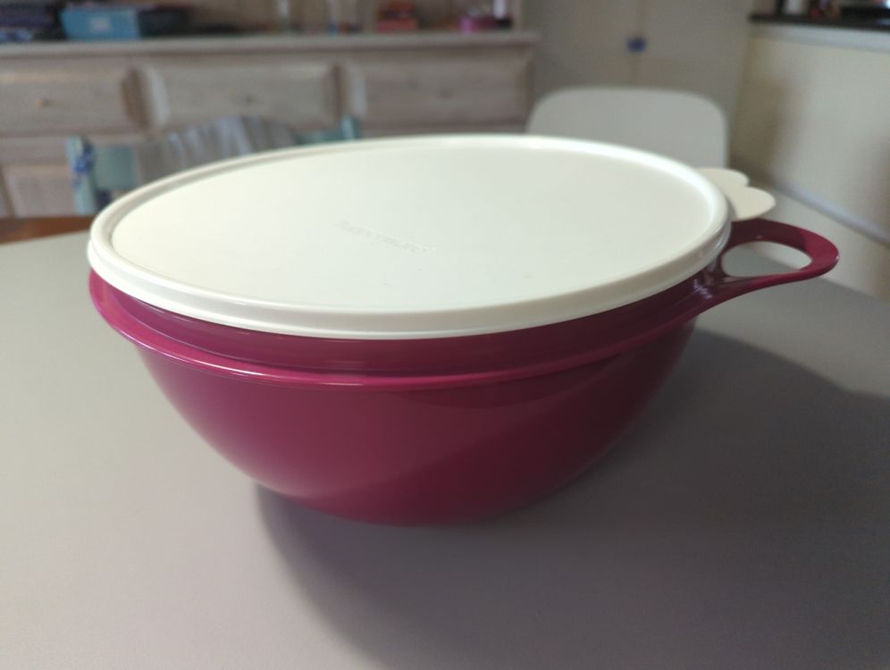 Tupperware Schüssel lila 4,5l Neu (Neu und originalverpackt) in Hagneck für CHF 18 – mit ...