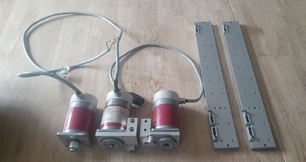 Stepper motor (3x) + parallel aluminum bar (2x) all for 1.- (Defekt) in ...