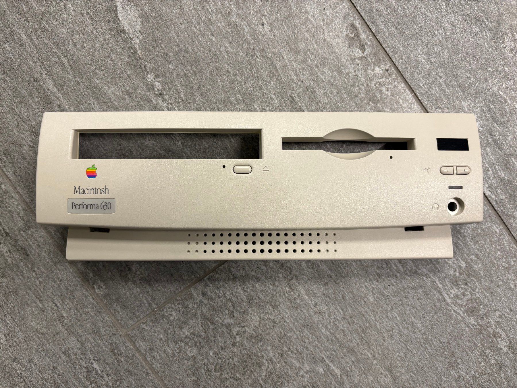 Macintosh Performa 630 Frontblende defekt (Defekt) in Wetzikon ZH für ...
