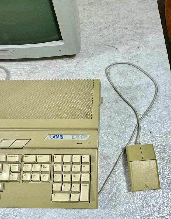 Vintage Atari 1040 ST mit Monitor SM124 (Gebraucht) in Root für CHF 60 ...