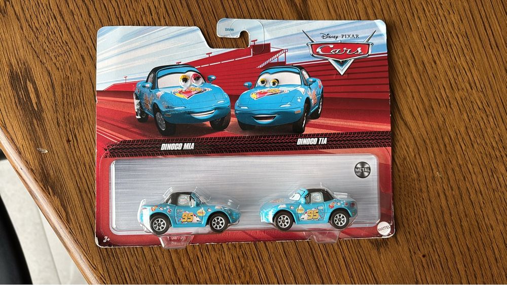 Voitures Cars Dinoco Mia et Tia neuf (Neu (gemäss Beschreibung)) in ...