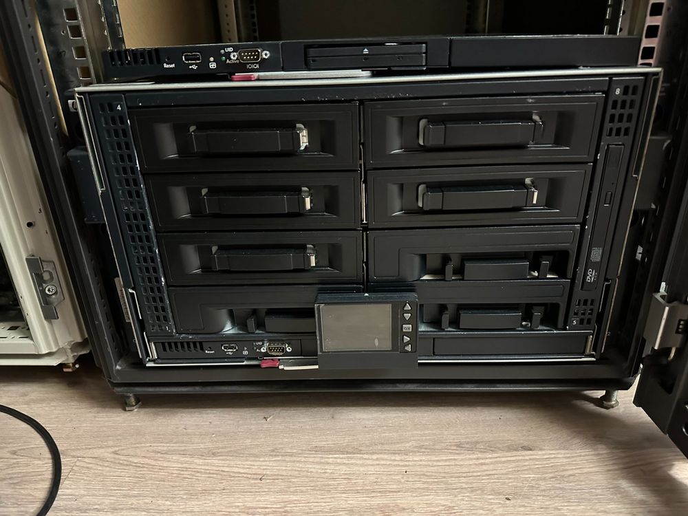 HP Blade System C3000 Enclosure PN: 437502-B21 (Gebraucht) in Münsingen ...