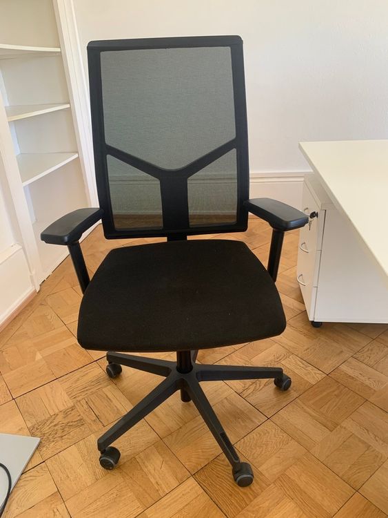 Mobilier de bureau (bureau, caisson, chaise, lampe) (D'occasion) à pour ...