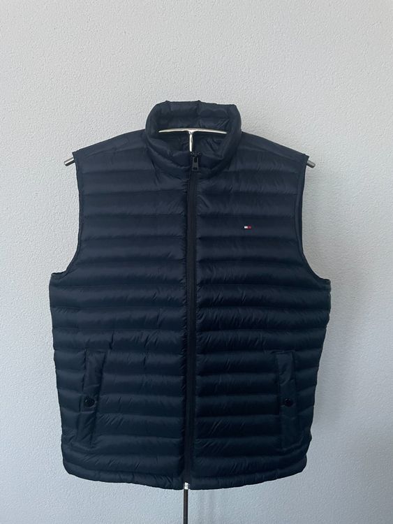 Tommy Hilfiger Weste (Neu und originalverpackt) in Gossau ZH für CHF 80 – mit Lieferung auf ...