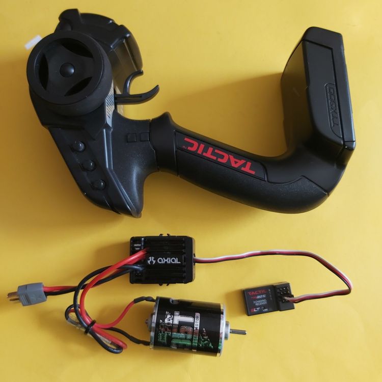 Crawler AXIAL RR10 Bomber 3s komplett Combo brushed | Kaufen auf Ricardo