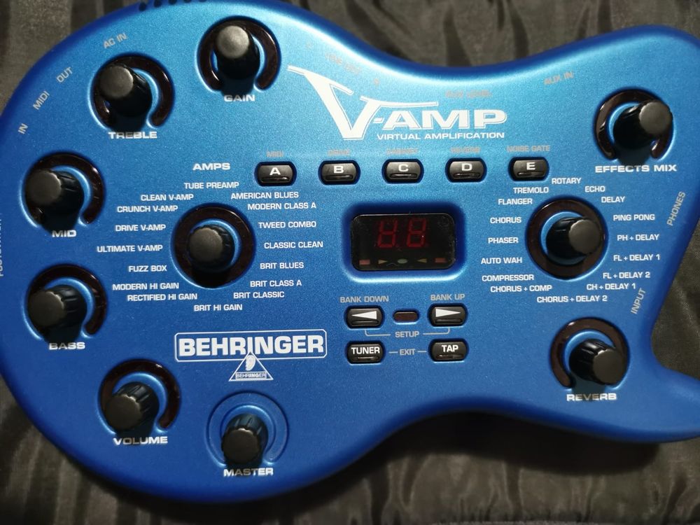 Gitarren-Effektprozessor V-Amp von Behringer (Neu (gemäss Beschreibung ...