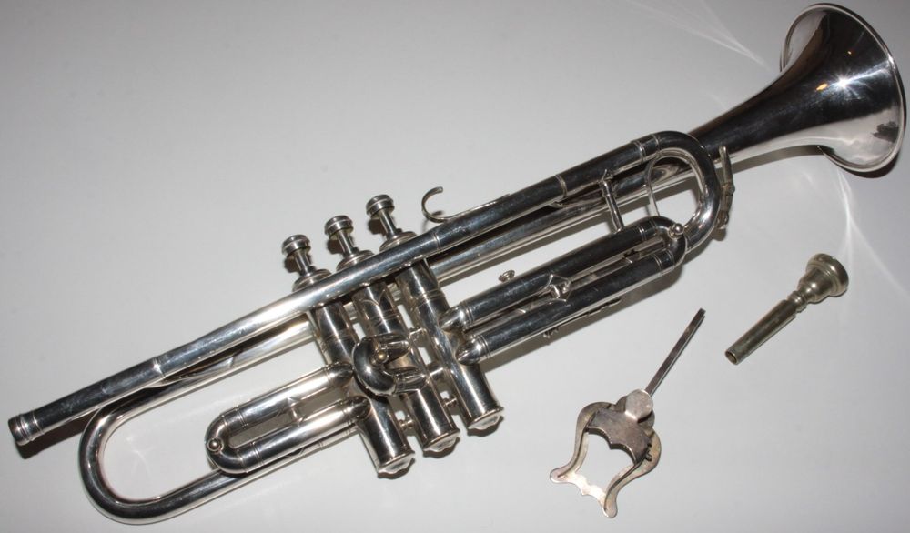 b/C - Trompete MASTER + Mundstück + Notenhalter (Gebraucht) in ...