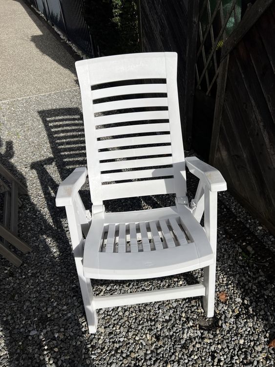Gartenstuhl weiss Hartplastik (Gebraucht) in Horgen für CHF 1 – nur Abholung auf Ricardo kaufen