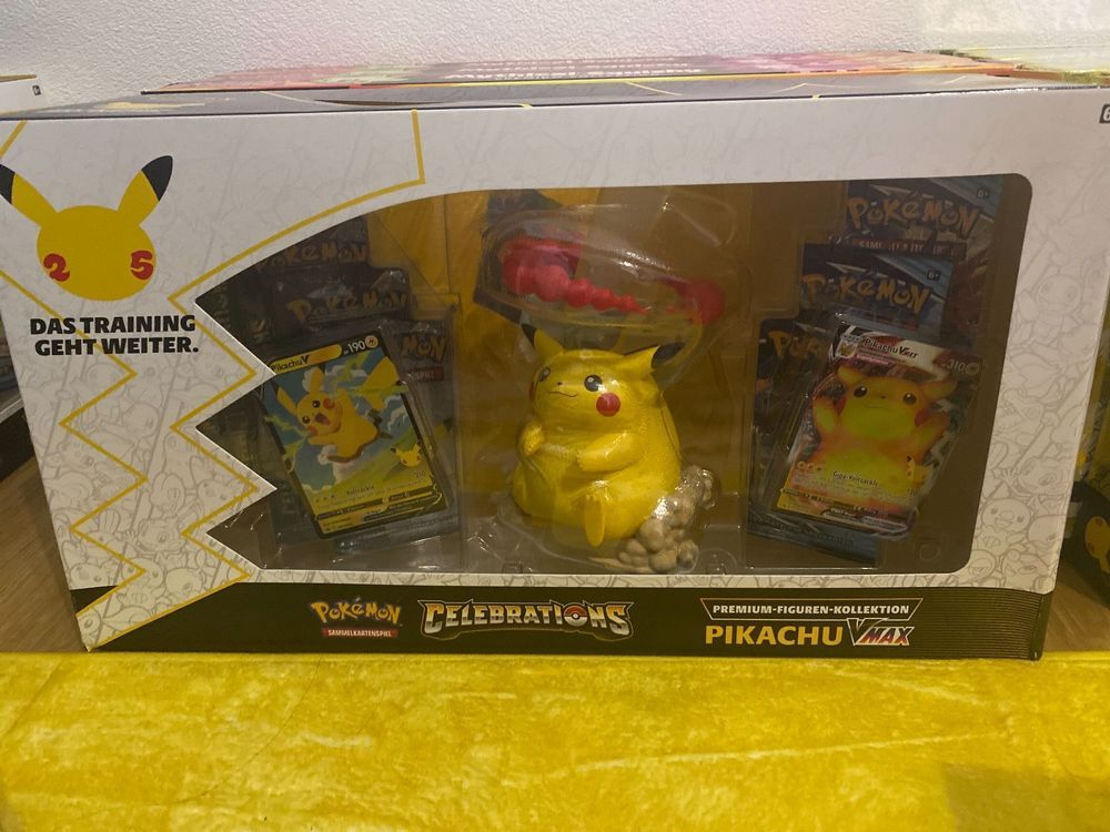Pokemon Pikachu Vmax Box Celebrations (Neu und originalverpackt) in ...