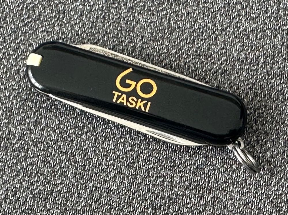 Schönes kleines Sackmesser VICTORINOX „GO TASKI“ schwarz | Kaufen auf Ricardo