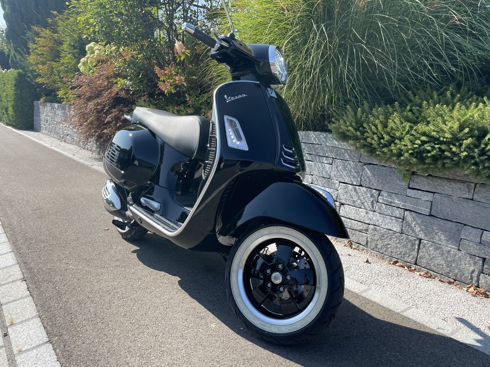 Vespa GTS Super 300 HPE - Schwarz / Weisswandreifen | Kaufen auf Ricardo