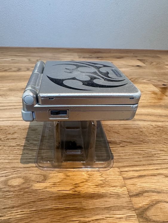 Gameboy Sp mit Tattoo:) aber dafür ohne Akku ab 1.- | Kaufen auf Ricardo