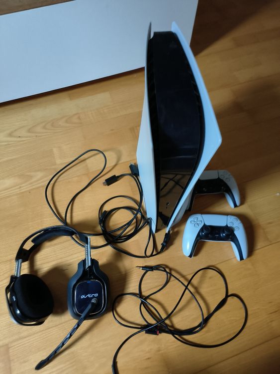 Playstation 5 Disc inkl. 2 Controller + Astro A40 Headset (Gebraucht ...
