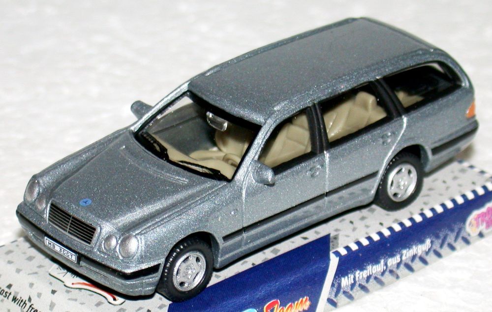 Collection 1996 Mercedes-Benz E 300 T (S210), 1:64 (Neu und originalverpackt) in Ortschwaben für ...