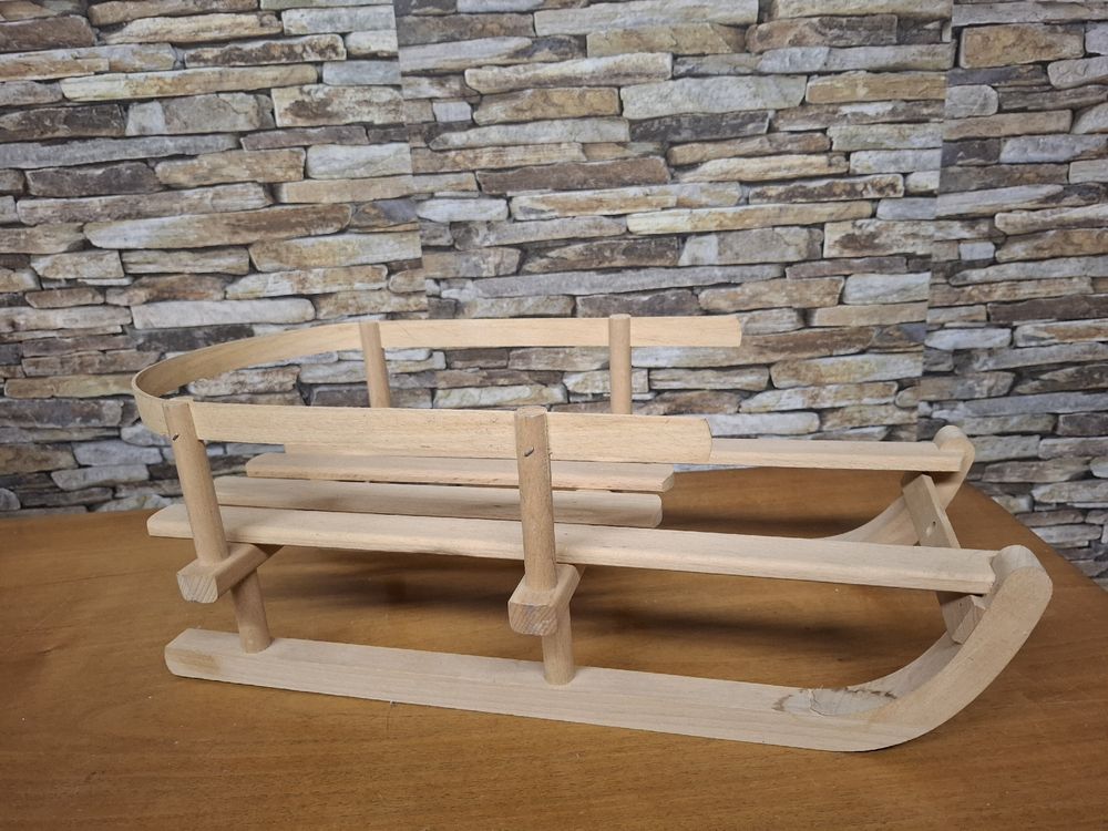 Neuwertiger Deko-Holzschlitten (Gebraucht) in Brunnen für CHF 10 – mit ...