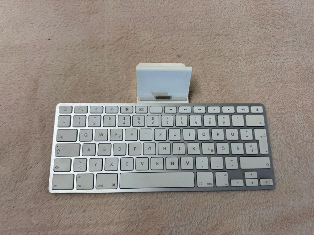 Altes Apple Keyboard mit Dock für iPhone 3 & 4 (Gebraucht) in Bettlach ...