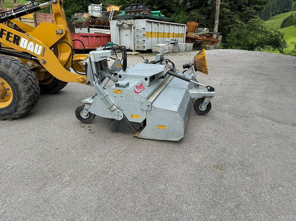 Fliegel Kehrmaschine Wischmaschine Putzmaschine pneulader (Neu (gemäss ...