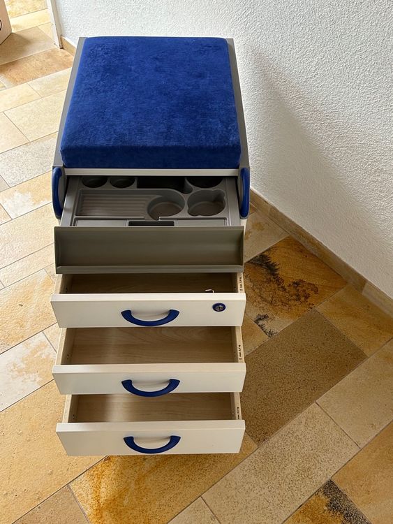 Korpus zu Moll Pult, weiss mit blauen Details | Kaufen auf Ricardo