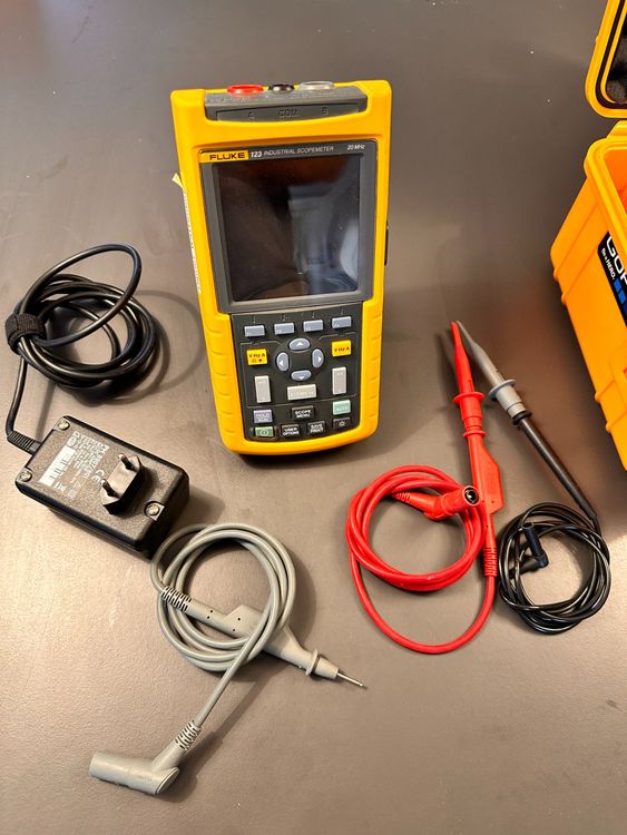 Fluke 123 handheld INDUSTRIAL SCOPEMETER 20MHz / Oscilloscop | Kaufen ...