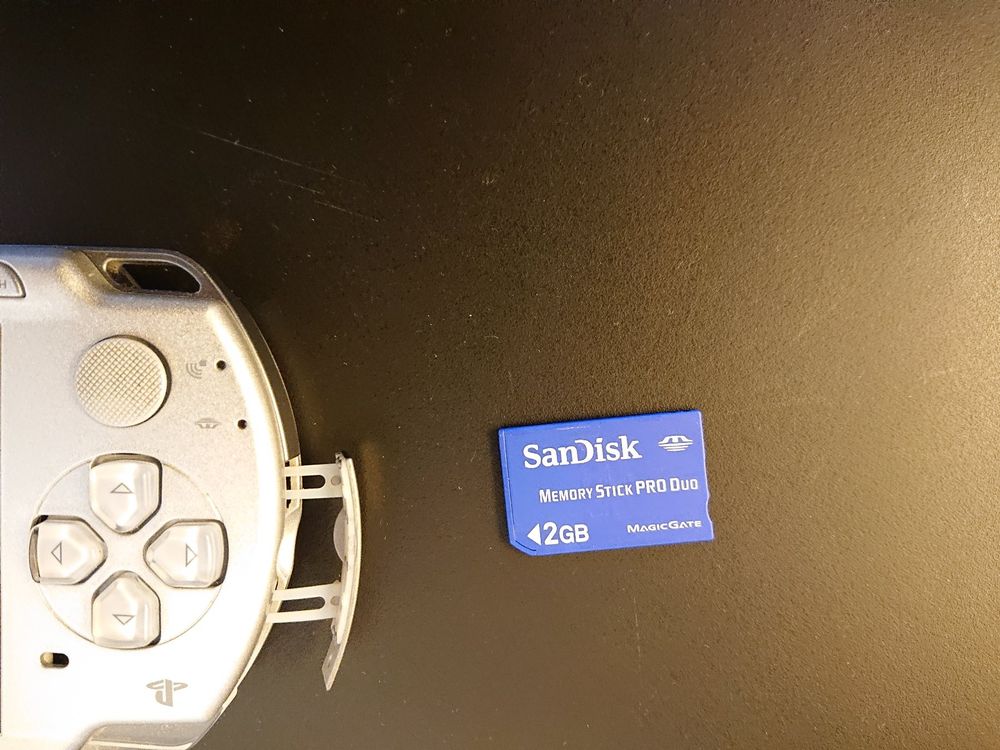 Sony Playstation Portable PSP - Konsole 2004 - Silber - 2GB (Gebraucht ...