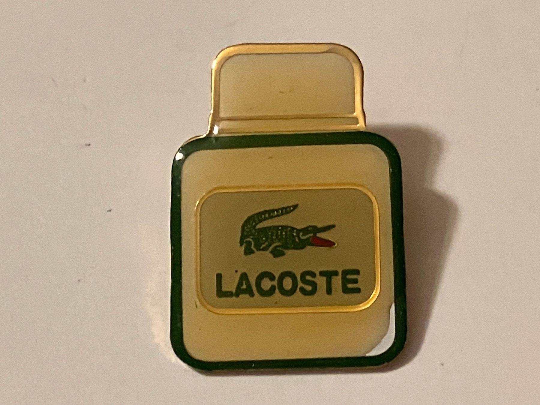 1 Pin Lacoste Parfum (Gebraucht) in Basel für CHF 1 – mit Lieferung auf ...