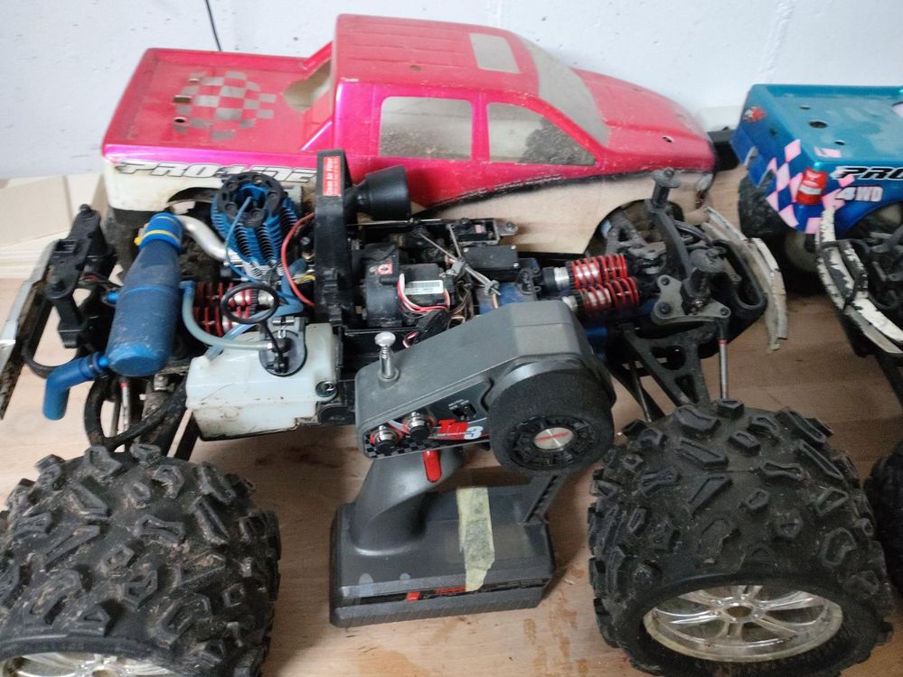 2x RC Monstertruck, Traxxas Revo Nitro , zu verkaufen (Gebraucht) in Rothrist für CHF 250 – nur ...