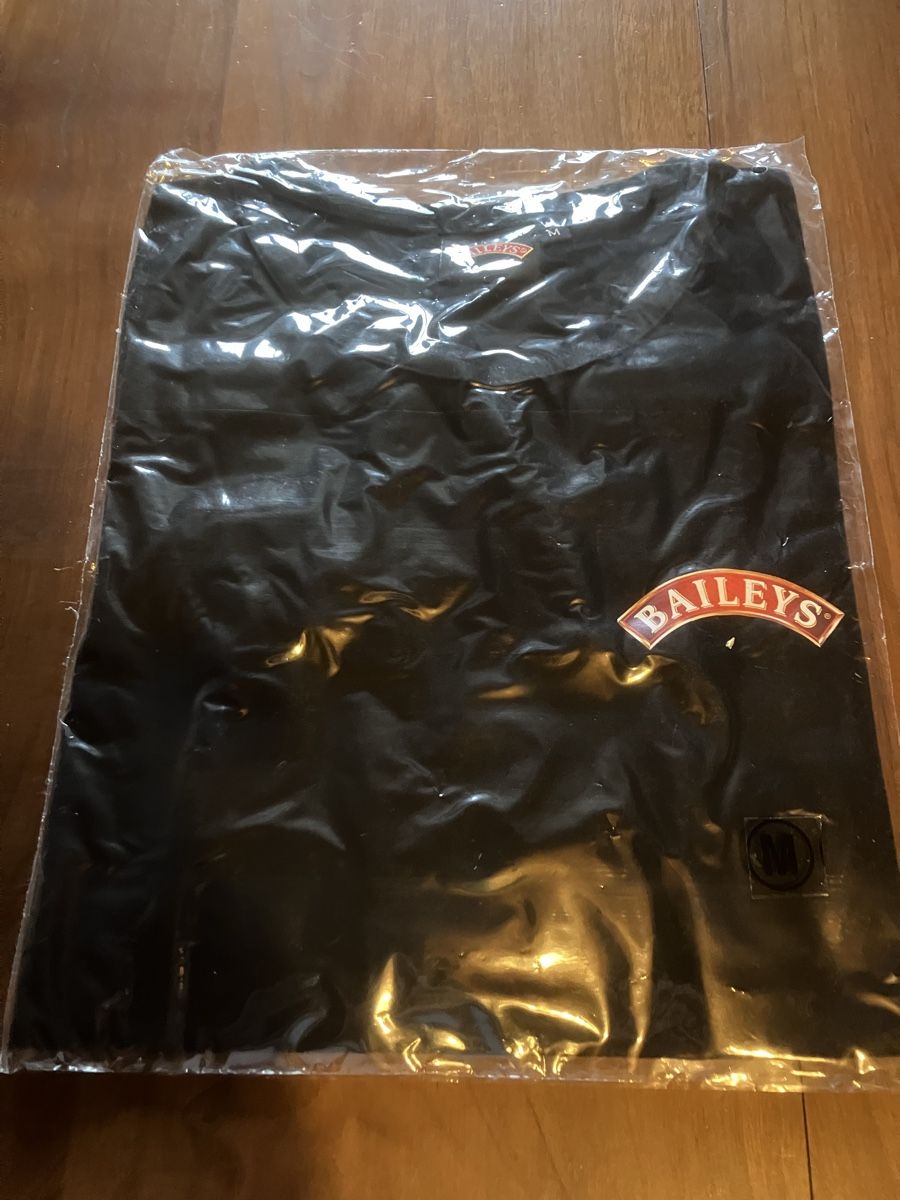 T-shirt noir Baileys - Style unique pour vos soirées! (Neuf avec ...