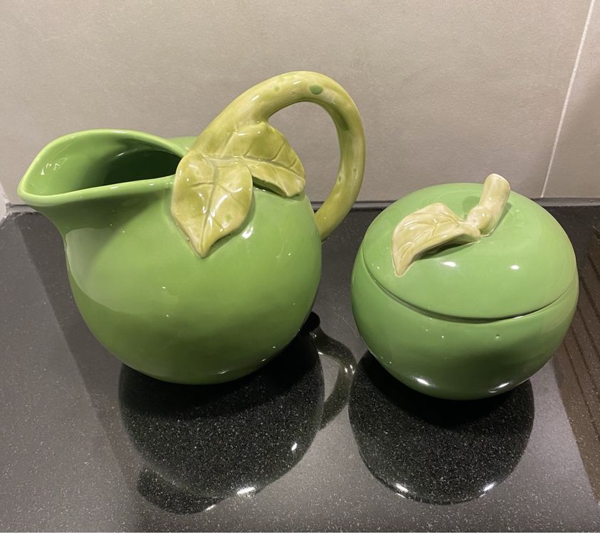 Pichet et sucrier à motif végétal (Gebraucht) in Genève für CHF 5 – mit ...