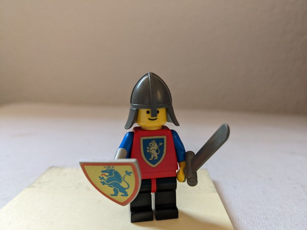 Lego Ritter mit Schwert und Schild | Kaufen auf Ricardo