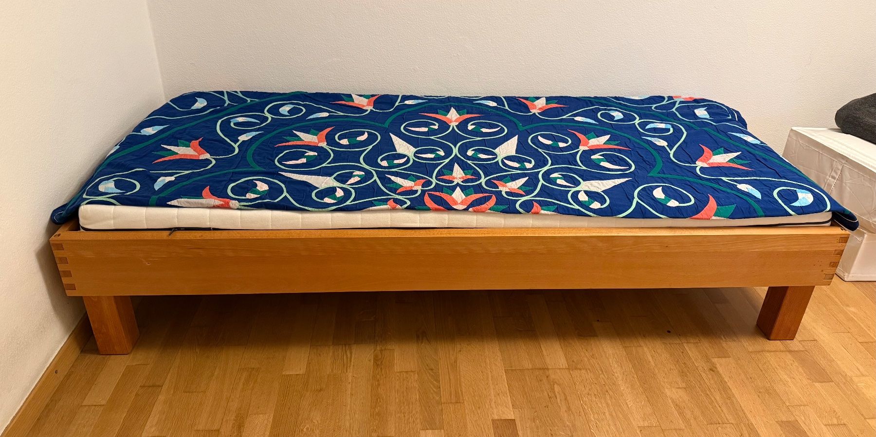 2 Massivholz (Buche) Bettgestelle mit ÖKO-Rosten 90x200 (Gebraucht) in ...