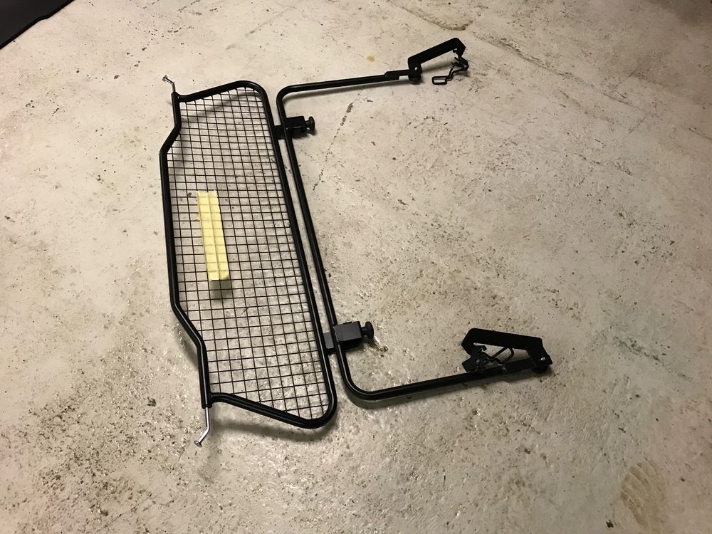 Hundegitter / Lasttrenngitter Ford Kugs (Gebraucht) in Niederbipp für CHF 100 – nur Abholung auf ...