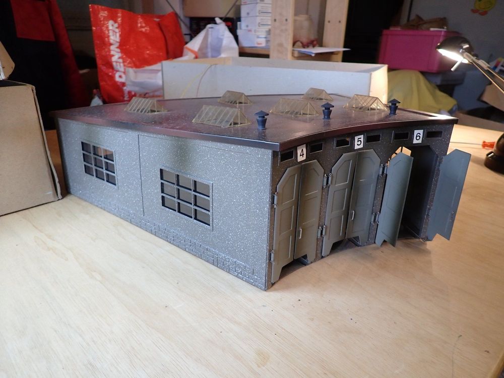 2x Märklin 7028 Lokschuppen aus Blech mit Beleuchtung (Gebraucht) in ...