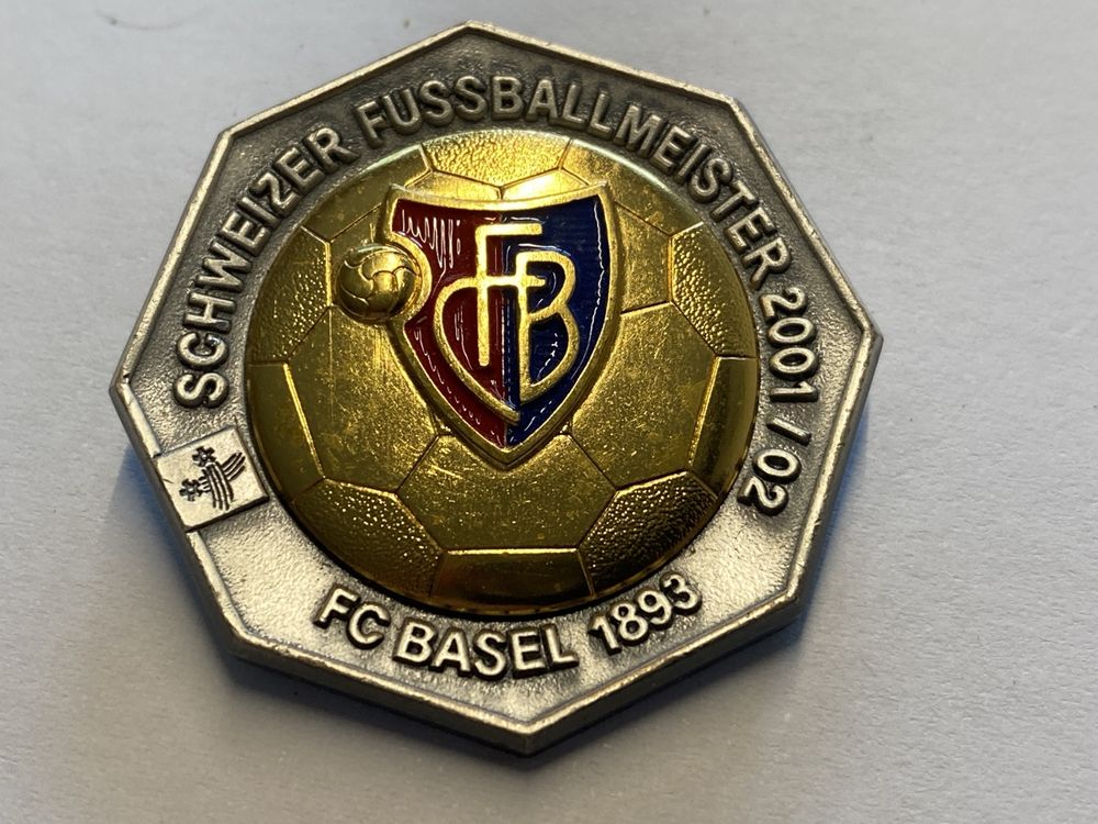 Badge FC Basel Meister 2001/02 (Gebraucht) in für CHF 7 – mit Lieferung ...