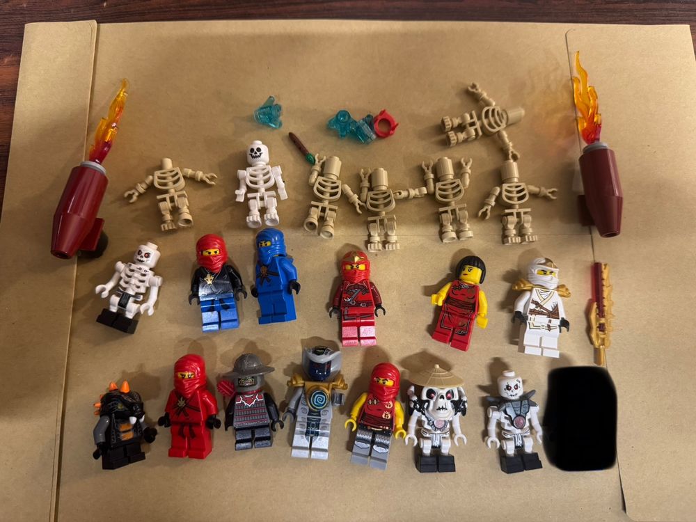 Lego Ninjago mini figurine lot (Gebraucht) in Lausanne für CHF 17 – mit ...
