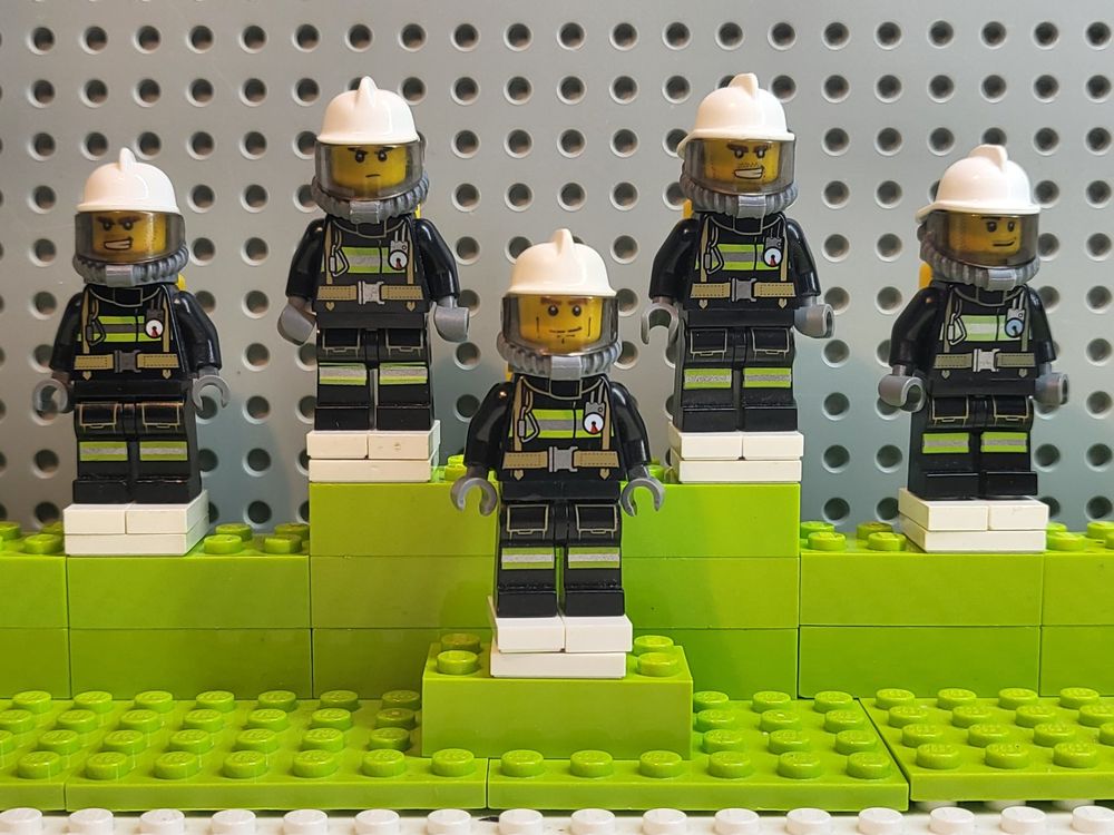 5 Lego-Minifiguren, Original oder viel Eigenkreation (Gebraucht) in ...