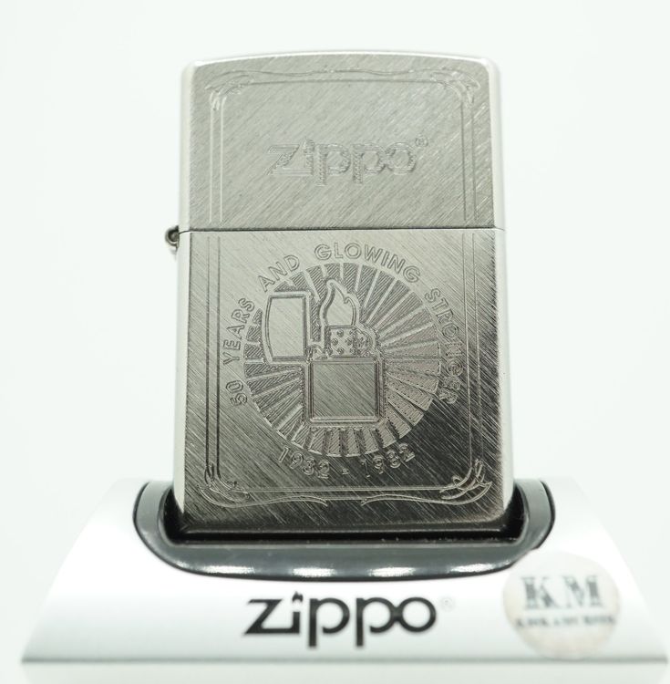 ZIPPO® 50 YEARS AND GLOWING - ENGRAVED - 2016 - UNGEZÜNDET (Neu (gemäss Beschreibung)) in Mels ...